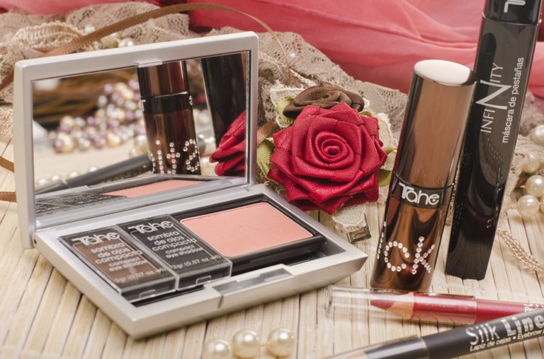 50 Produk Kecantikan Wanita Terbaik Rekomendasi untuk Anda