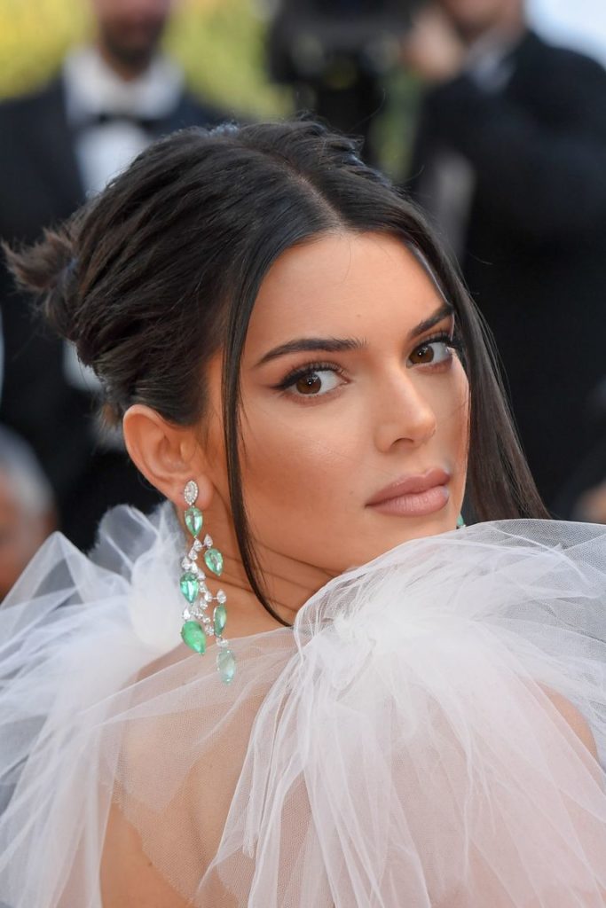 Tendril Hairstyle, Gaya Rambut 90-an yang Populer Lagi