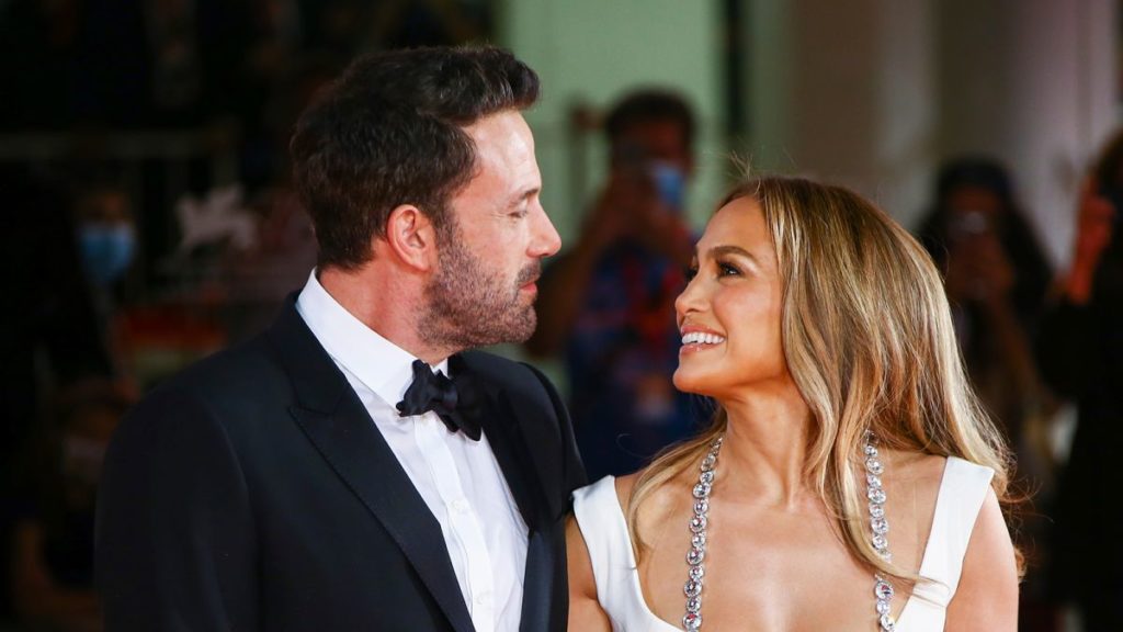 Lihat Dua Gaun Pengantin JLo di Pernikahannya dengan Ben Affleck