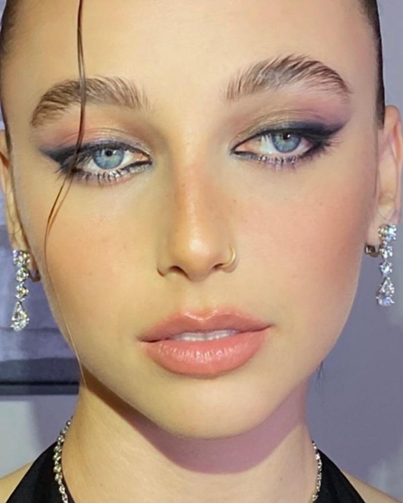 Trend Makeup TikTok Sleepy Eyes, Tampilan Mata Lelah yang Menggoda