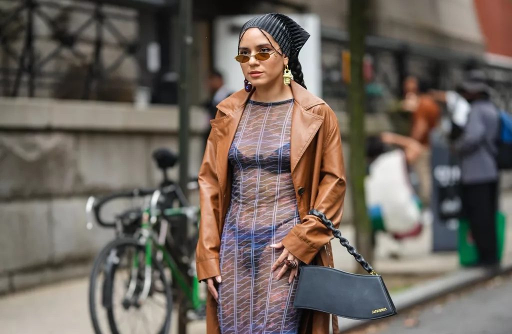 Gaya Fashion Menerawang dengan Sheer Trend yang Santai dan Sexy